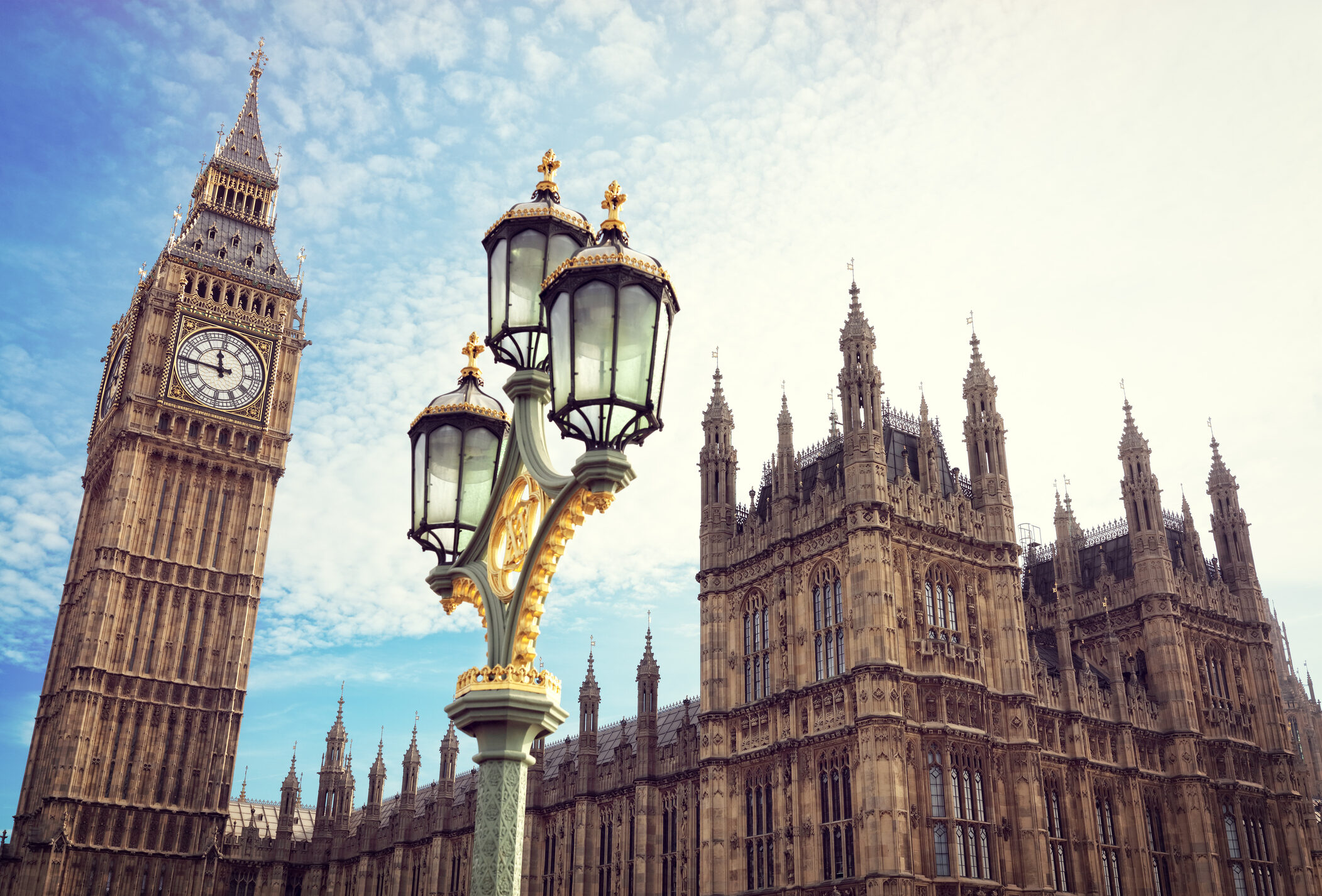 Spotlight on the UK – A guide to implementing employee benefits technology